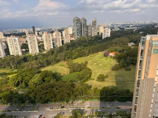 Cobertura reformada, no Lorian Boulevard, para locação