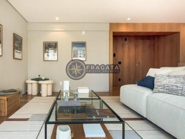 Cobertura reformada á venda com 378 M², 4 suítes 3 Vagas no Itaim Bibi SP