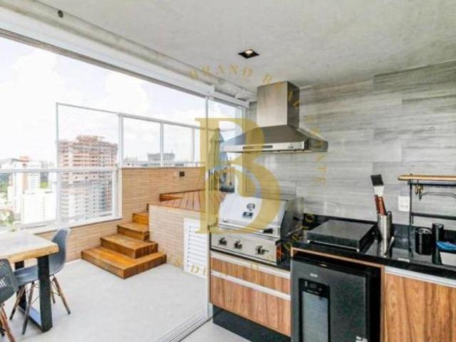Cobertura reformada com 181m², 4 quartos sendo 2 suítes à venda no bairro Jardim das Acacias