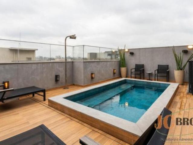 Cobertura reformada com 245m² de área útil