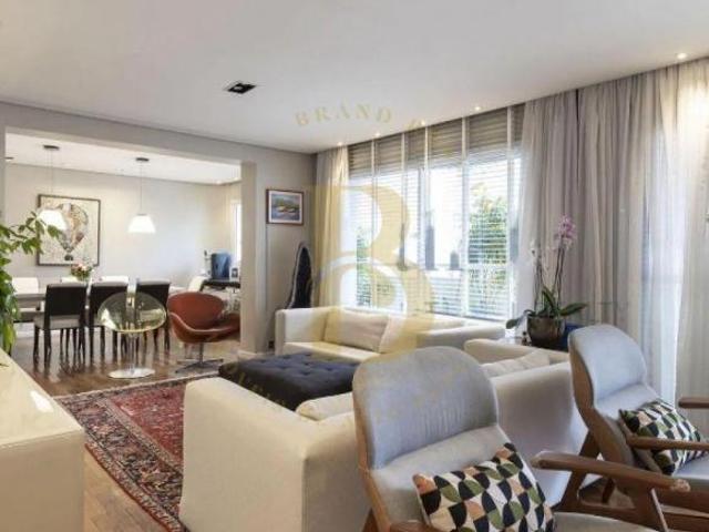 Cobertura reformada com vista deslumbrante no Campo Belo, 480m², 4 quartos, 4 vagas e piscina