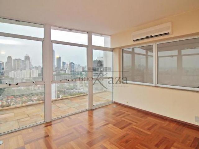 Cobertura Triplex Vila Madalena 2 Dormitórios 160m²