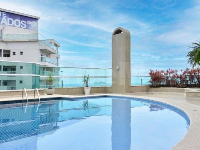 Cobertura triplex à venda na Praia da Enseada em Guarujá