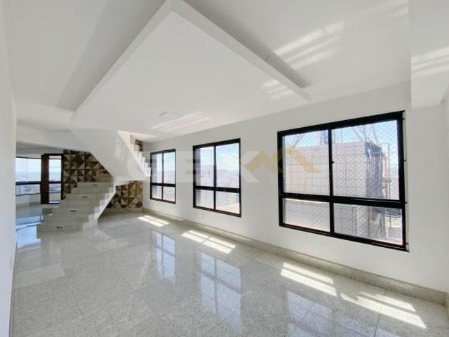 Cobertura Triplex à Venda com 450m² no Centro de Divinópolis MG