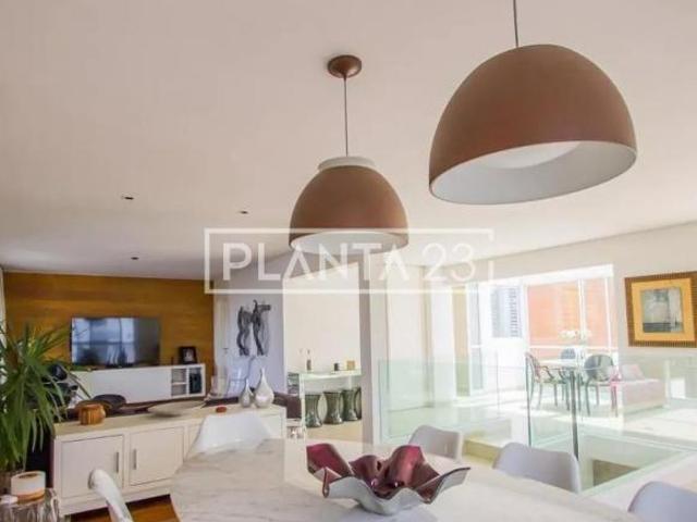 Cobertura Triplex à venda com 480m², 3 quartos sendo 2 suítes e 4 vagas
