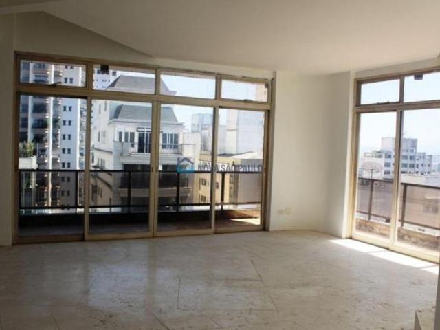 Cobertura triplex, em Santa Cecília, com 642m², elevador, 6 vags e box