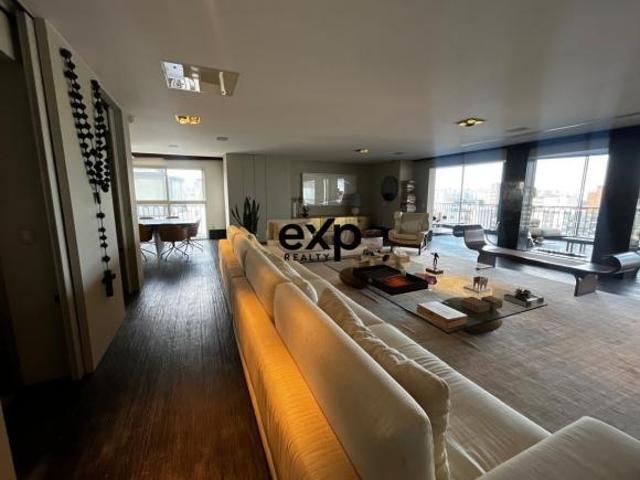 Cobertura Triplex maravilhosa na Vila Nova Conceição, SP