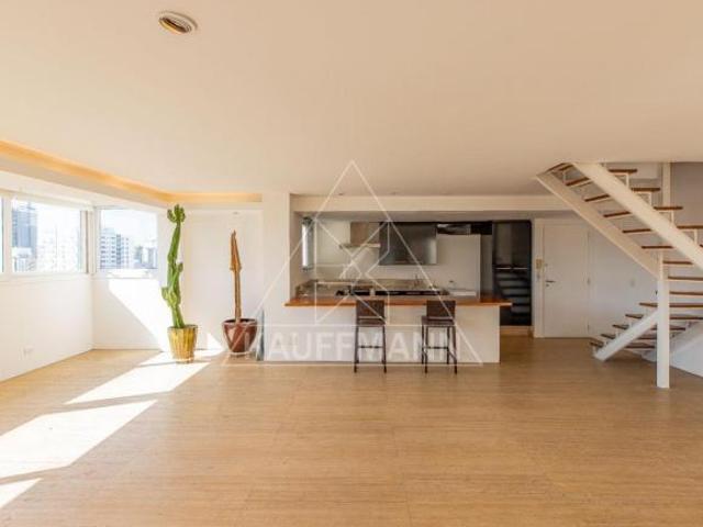 Cobertura Triplex na Vila Olímpia À Venda, 2 Suítes, 3 Vagas 182m²