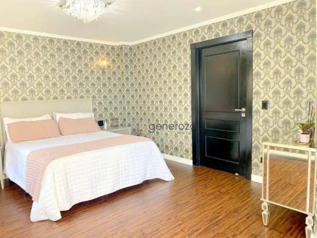 Cobertura triplex na praia das Pitangueiras, 03 suítes, 02 vagas, vista ao mar