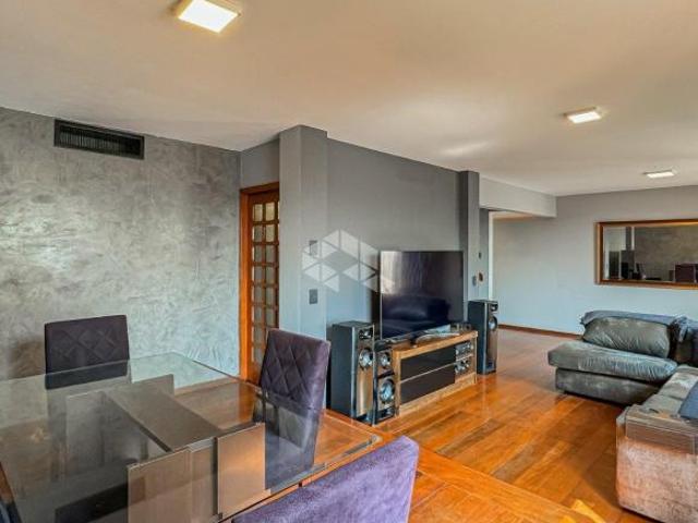 Cobertura triplex no alto do Bairro Menino Deus com metragem de 236,20 m² privativa. 4 dormitórios