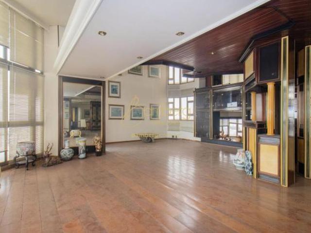 COBERTURA TRIPLEX NO MORUMBI COM 4 SUÍTES