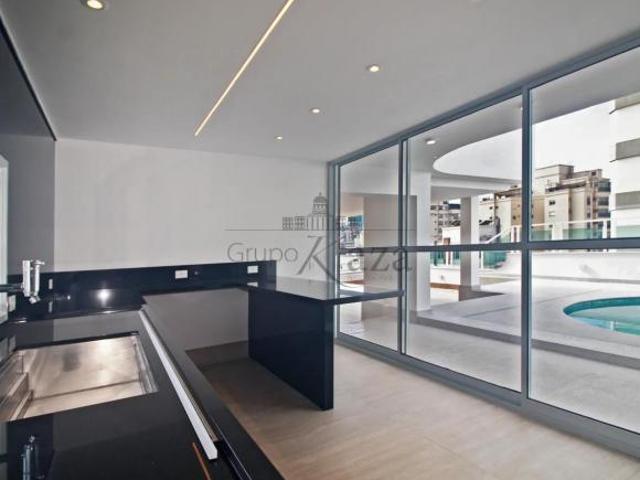 Cobertura Tríplex Paraíso 6 Suítes 641m²