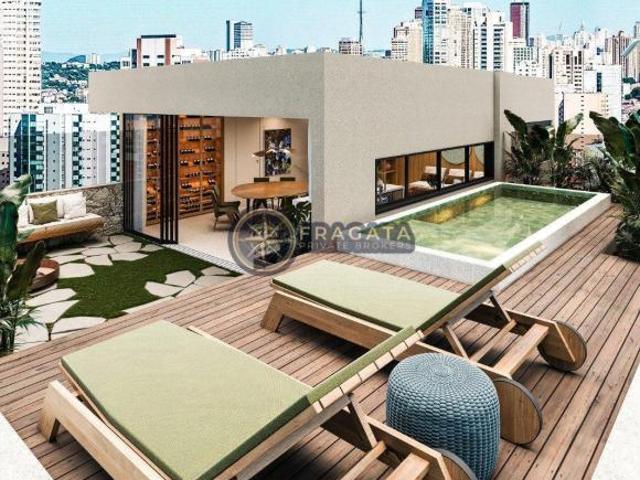 Cobertura Única no Jardim América 3 Suítes, 305m² e Muito Estilo