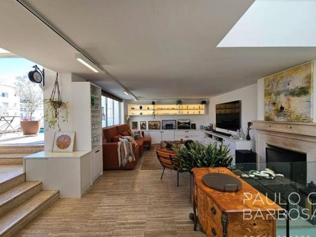 Cobertura Venda 2 Dormitórios 1 Suíte 2 Vagas 206 m²