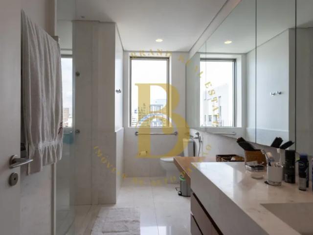Cobertura á venda de 510m², com 3 suítes e 6 vagas de garagem no Itaim Bibi
