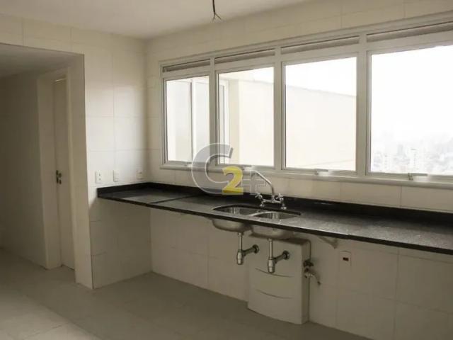 Cobertura à venda no Campo Belo com 4 suites e 7 vagas