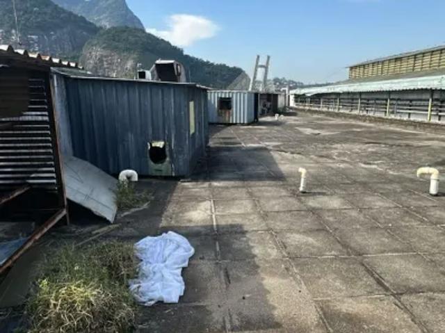 Laje em cobertura para Locação no Shopping Barra Point com 2.400 m² e vista para a Lagoa de Marapen