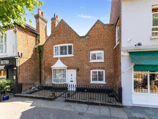 Cobham 3 bed cottage to rent £2,250 pcm £519 pw