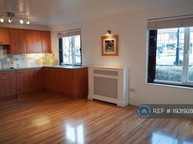 Cobham Gate, Cobham, KT11 1 bed flat to rent £1,450 pcm £335 pw