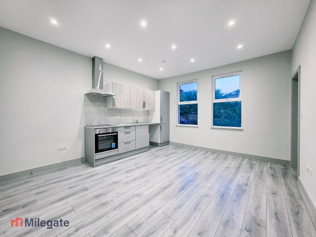 Cobham Road, Westcliff On Sea SS0, 2 bed flat to rent, £1,250 pcm | PrimeLocation