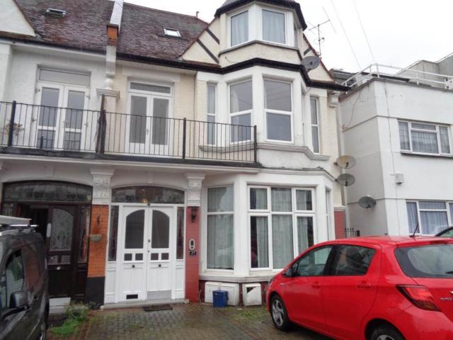 Cobham Road, Westcliff On Sea 2 bed flat to rent £1,350 pcm £312 pw
