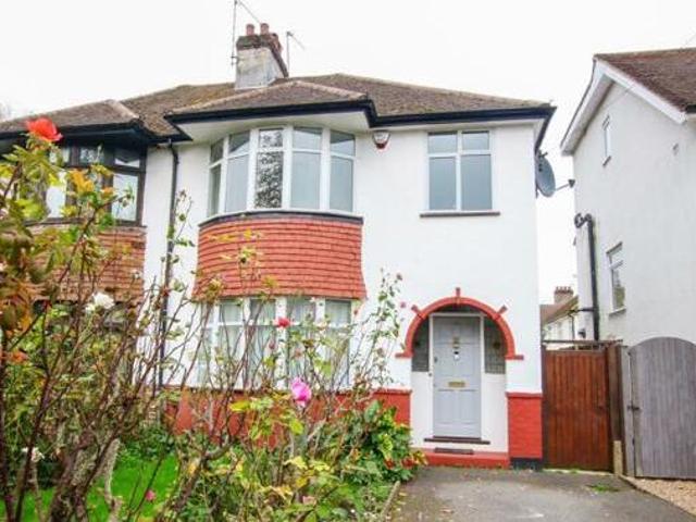 Cobham Road, Fetcham, 3 Bedroom House
