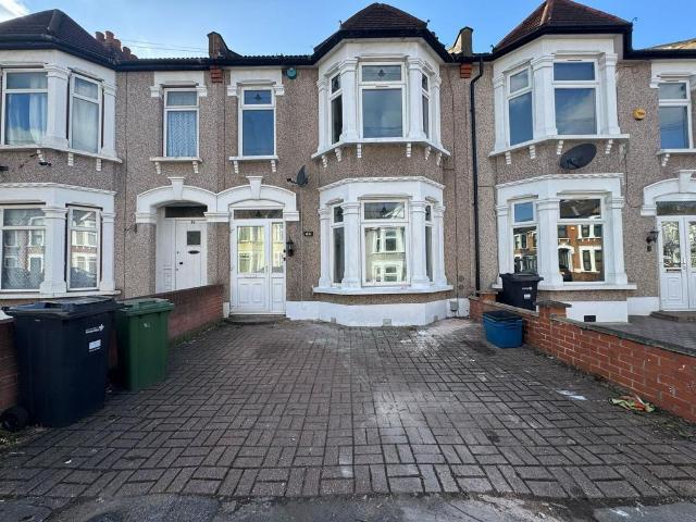 Cobham Road, Ilford IG3 3 bed terraced house to rent £2,700 pcm £623 pw