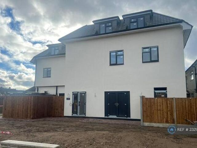 Cobham Road, Leatherhead, 2 Bedroom Flat
