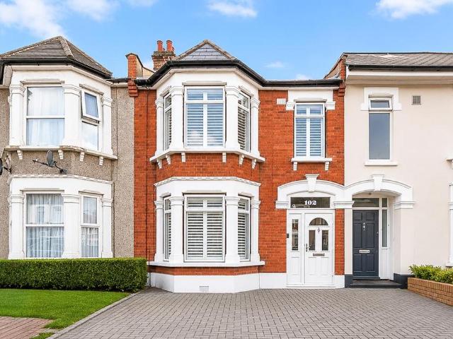 Cobham road, London 3 bed terraced house to rent £2,600 pcm £600 pw