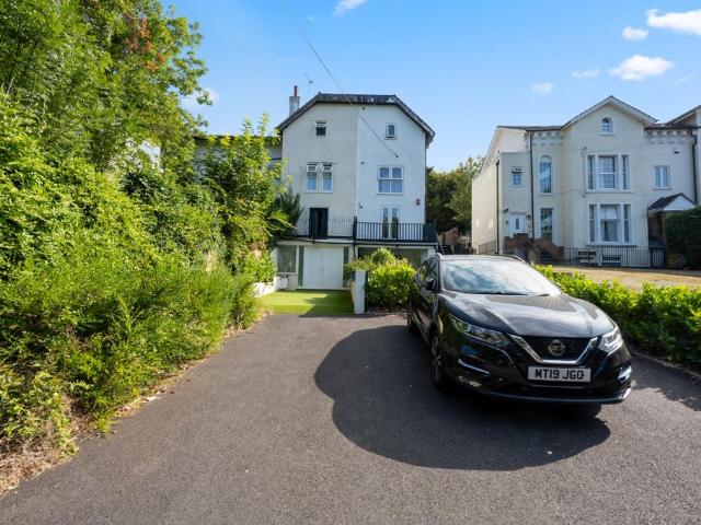 Cobham Terrace, Bean Road. 1 bed apartment to rent £1,000 pcm £231 pw