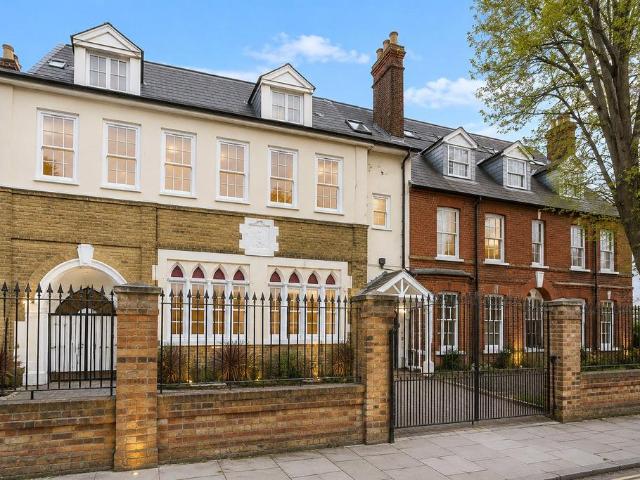 Cobourg Road, London, SE5 3 bed apartment to rent £1,850 pcm £427 pw