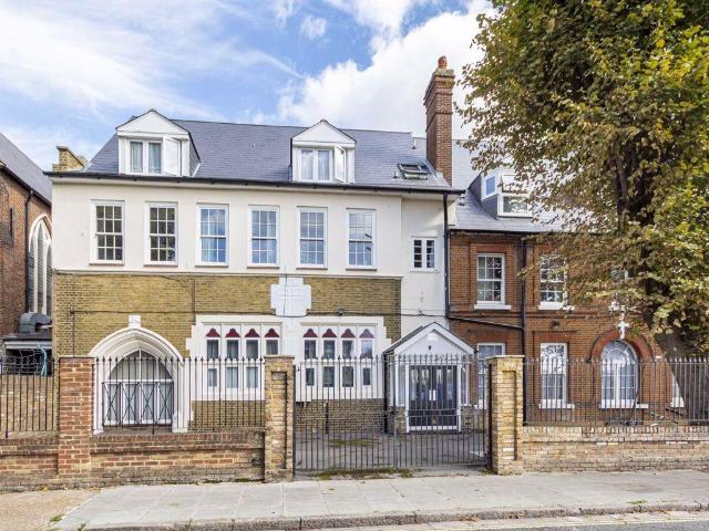 Cobourg Road, London SE5 3 bed flat to rent £1,850 pcm £427 pw