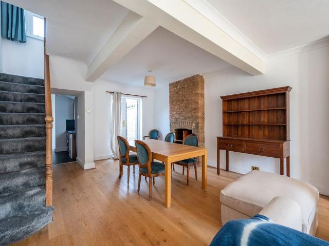 Cochrane Road, Wimbledon, London, SW19 3 bed terraced house to rent £3,000 pcm £692 pw