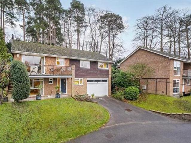 Cock a dobby, Sandhurst, 5 Bedroom Detached