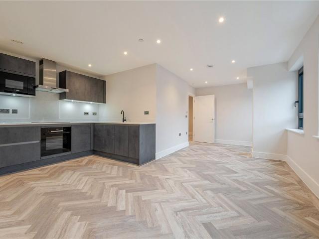 Cockfosters Road, Barnet EN4, 1 bed flat to rent, £1,800 pcm | PrimeLocation