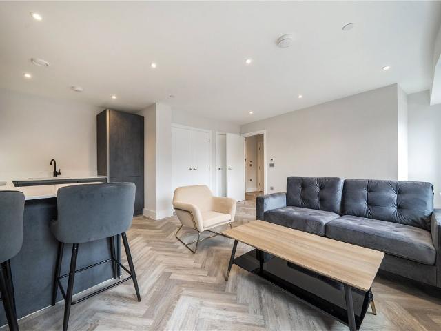 Cockfosters Road, Barnet EN4, 1 bed flat to rent, £2,000 pcm | PrimeLocation