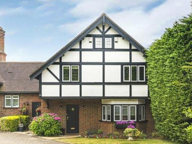 Cockfosters Road, Hadley Wood, 2 Bedroom Apartment