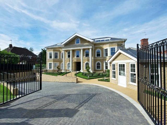 Cockfosters Road, Hadley Wood. 3 bed apartment to rent £5,500 pcm £1,269 pw