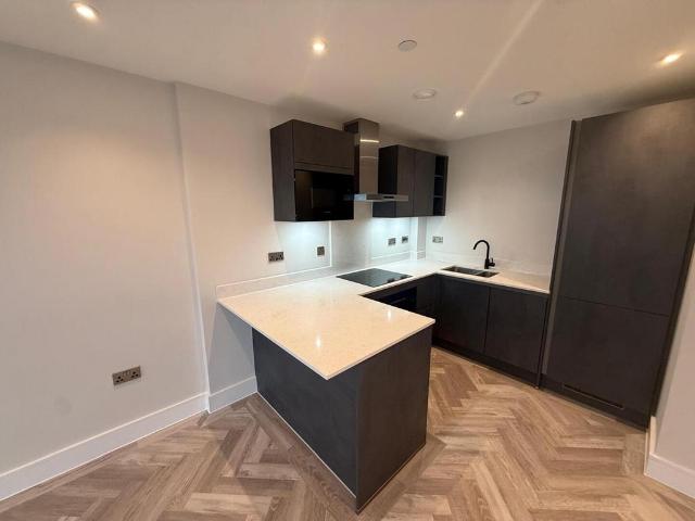 Cockfosters Road 1 bed flat to rent £1,750 pcm £404 pw