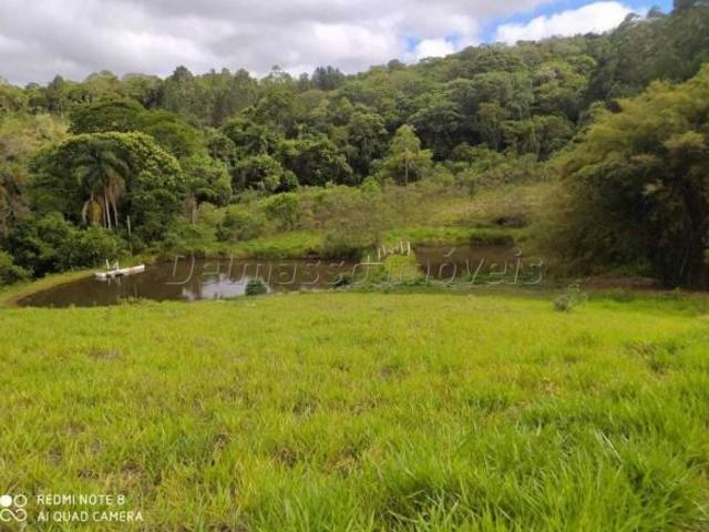 COD.3572 IBIÚNA, TERRENO COM RIACHO E LAGO EM CONDOMÍNIO FECHADO!