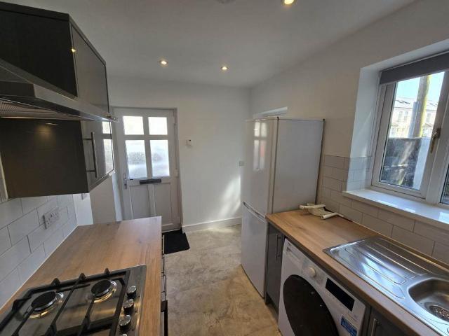 Cogan Terrace, Cathays, 1 bed ground floor flat to rent £1,000 pcm £231 pw