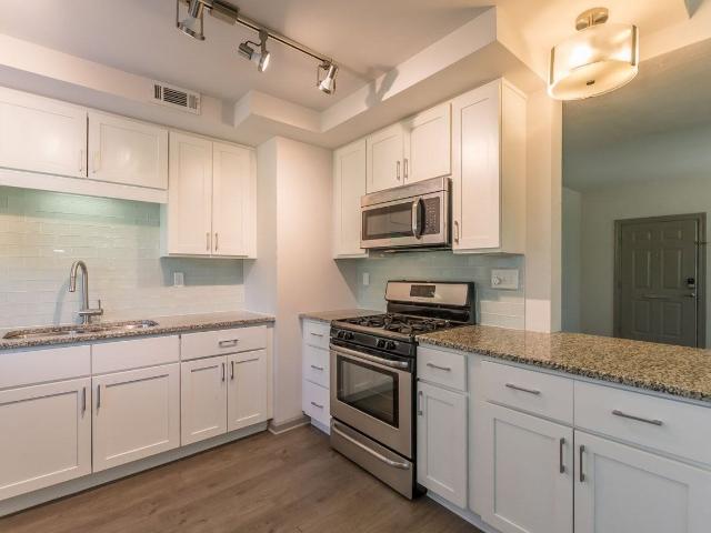 CoHo Apartments 2 Bedroom Apartment for Rent at 177 N Colonial Homes Cir Nw, Atlanta, GA 30309 Colonial