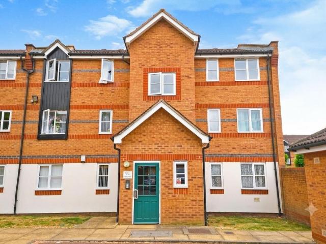 Colt Mews, Enfield, EN3 1 bed flat to rent £1,471 pcm £339 pw