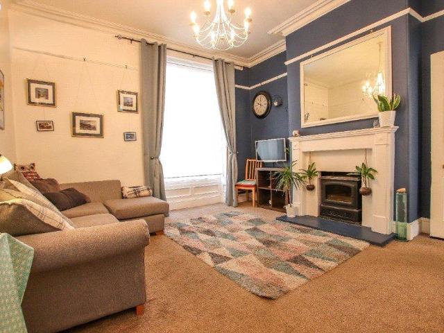 Coltbridge Avenue, Roseburn. 1 bed apartment to rent £1,150 pcm £265 pw
