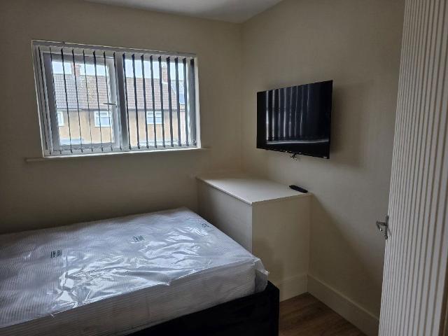 Colton Road, Liverpool L25, 3 bed flat to rent, £1,300 pcm | PrimeLocation