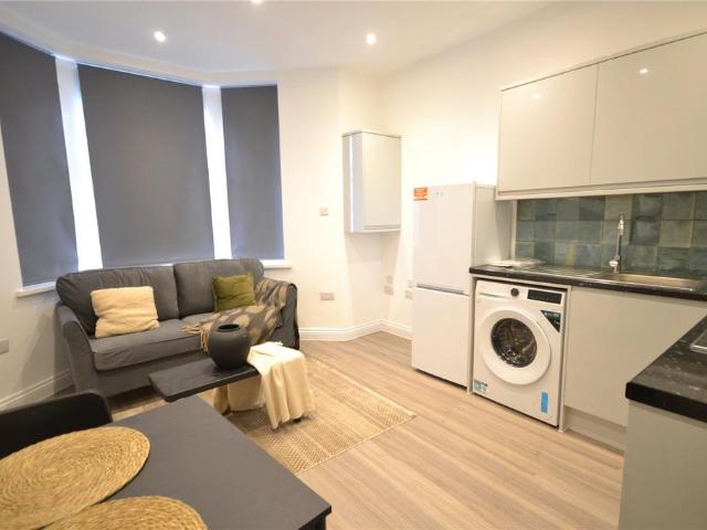 Colum Road, Cathays, Cardiff, CF10 1 bed flat to rent £1,000 pcm £231 pw