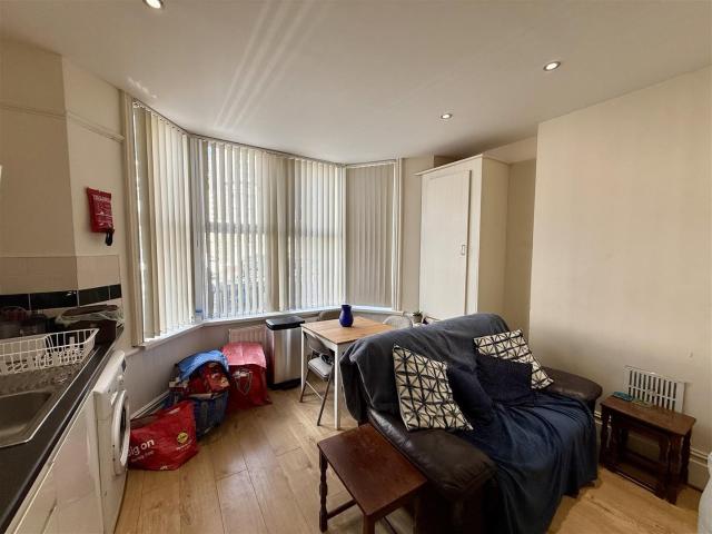Colum Road Flat 1, Cathays, Cardiff