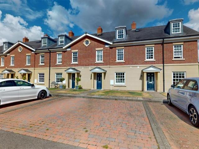 Column House Gardens, Preston Street. 4 bed townhouse to rent £1,900 pcm £438 pw