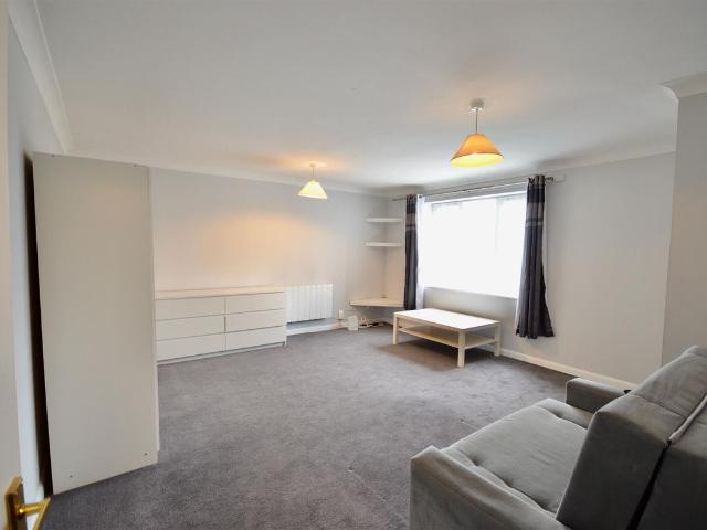 Columbus Gardens, Northwood HA6, Studio to rent, £1,100 pcm | PrimeLocation