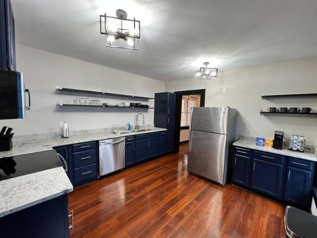 Columbus Home King Beds